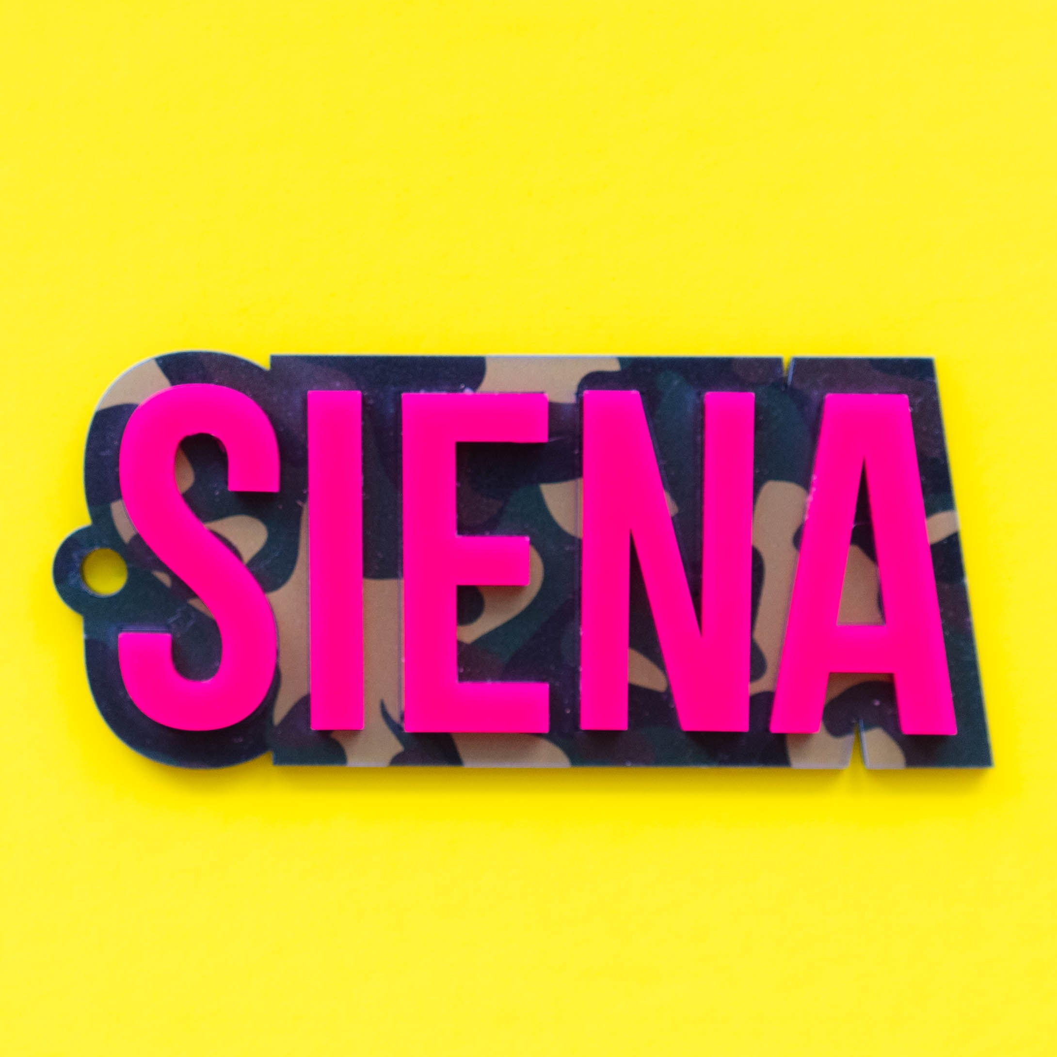 Bold Camo Chic Name Tag - Pink – Curio & Co